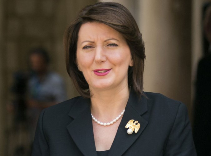 Atifete Jahjaga paditet për shpifje - Gazeta Online INSAJDERI