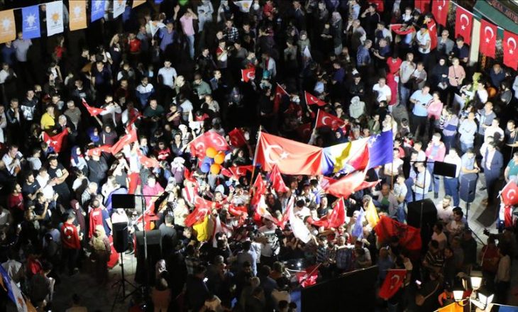 Si u festua fitorja e Erdoganit në tri qytetet shqiptare [FOTO ... Si u festua fitorja e Erdoganit në tri qytetet shqiptare [FOTO ...