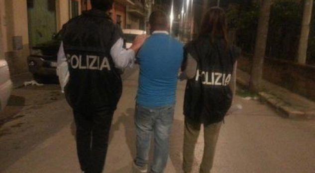 Dënohet me 8 vite burgim shqiptari për përdhunim të dy vajzave italiane ... Dënohet me 8 vite burgim shqiptari për përdhunim të dy vajzave italiane ...