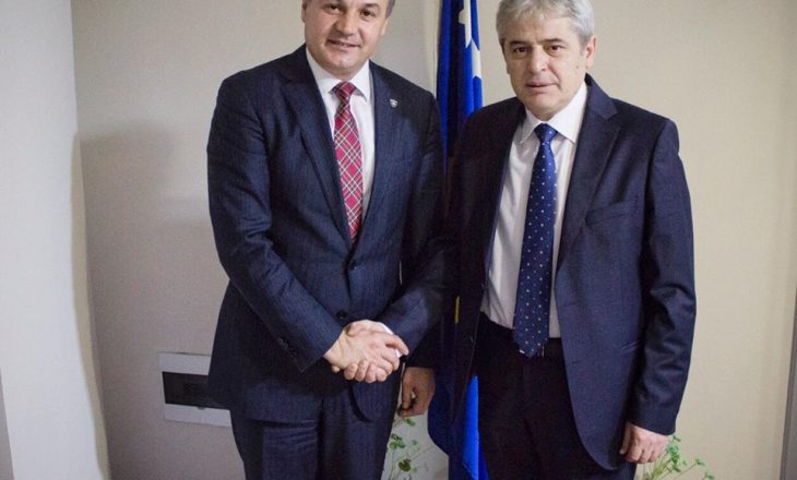 Gjuha shqipe bëhet gjuhë zyrtare në Maqedoninë e Veriut - Gazeta Online ... Gjuha shqipe bëhet gjuhë zyrtare në Maqedoninë e Veriut - Gazeta Online ...