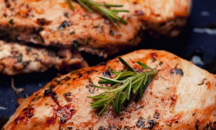 Gjoks pule me speca, kërpudha dhe bajame të qëruara - Gazeta Online ...