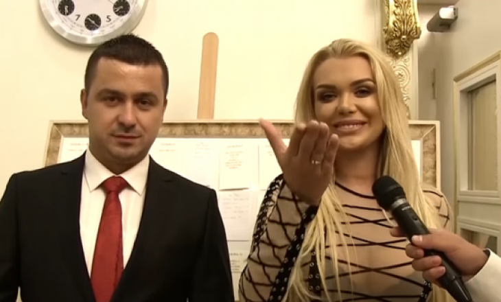 Genci dhe Eni Koçi shfaqen nga pishina më të dashuruar se kurrë ...