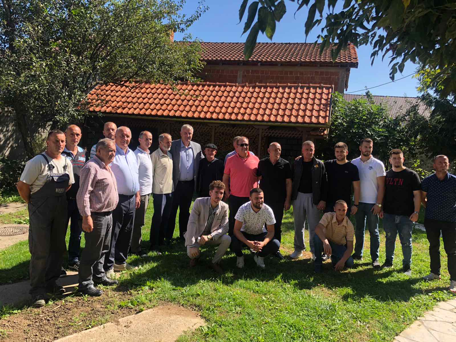 Rrustem Berisha takon nga afër qytetarët – shpjegon në hollësi 100 ...