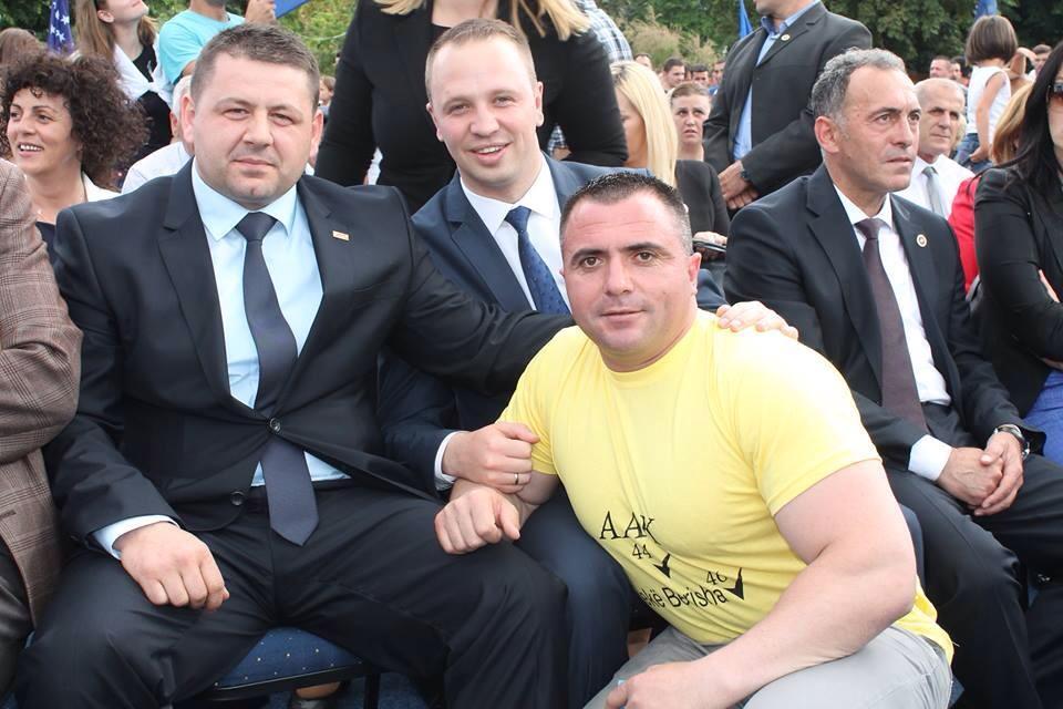 Zv/drejtori i plagosur i Telekomit, dikur kërcënonte e ofendonte babain ...